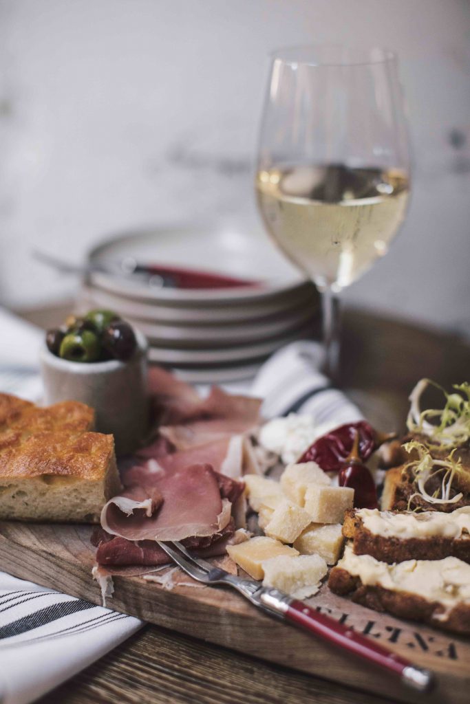 Italian Happy Hour – A Guide to the Art of Italian Aperitivo Culture ...